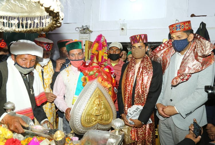 Himachal News: Bada Dev Kamrunag Arrives In Chhoti Kashi Mandi ...