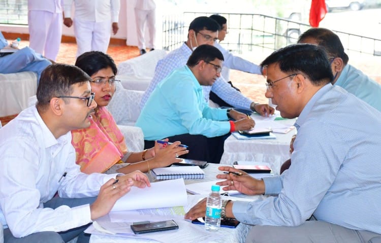 पंचायत चुनाव अधिक संवेदनशील, पारदर्शिता से करें दायित्वों का निर्वाहन ...