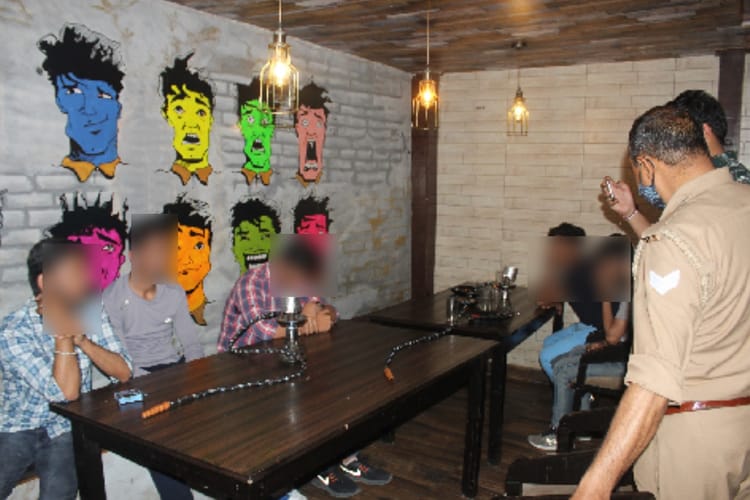 Police Raid On Hookah Bar, Several Young Girl And Boy Found Drunk In ...