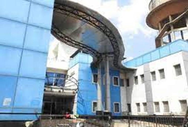 Kanpur:हैलट अस्पताल में बनेगी 100 बेड की कार्डियक यूनिट, छह माह में ...