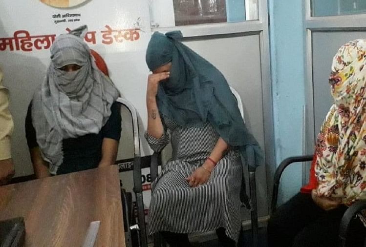 Sex Racket Busted In Posh Area Of Varanasi Police Arrested One Women