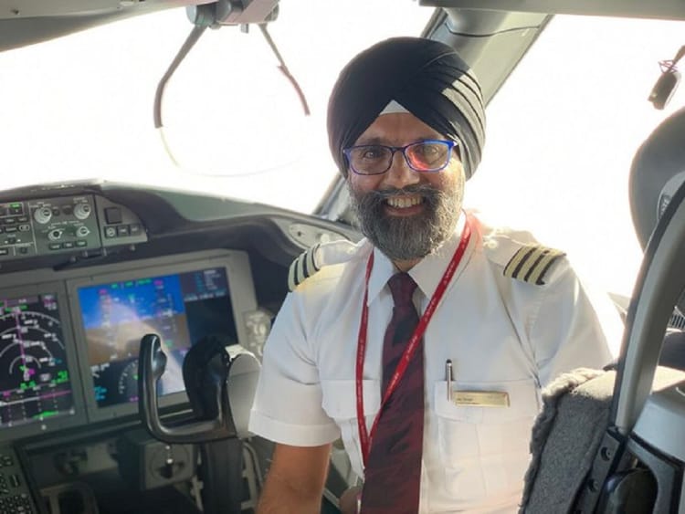 Britain Pm Boris Johnson Honored Sikh Pilot Bringing Oxygen ...