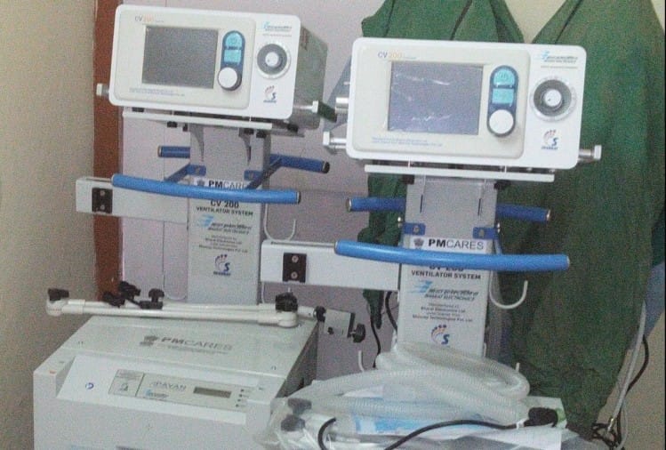 इलाज या मजाक:वेंटिलेटर पर भर्ती रोगी को देखते मिले बीएमएस डॉक्टर ...