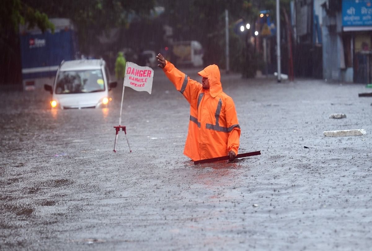 Mumbai Monsoon Heavy Rain And High Tide Alert By Imd, Southwest Monsoon Reaches Mumbai - Amar ...