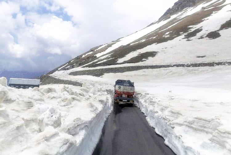 Rohtang Pass Will Remain Open For Tourists Till Snowfall, Journey Will ...