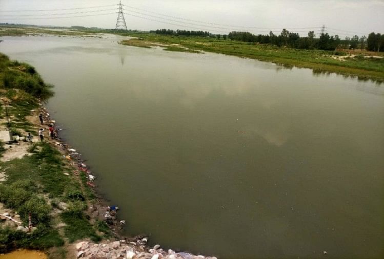 यूपीपहाड़ों पर हो रही बारिश ताजो वाला बांध से यमुना में छोड़ा गया 15000 क्यूसेक पानी Shamli