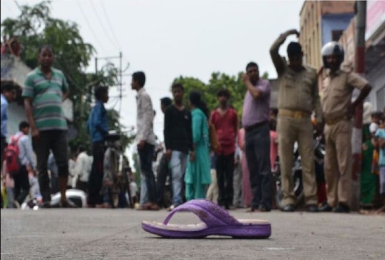 चप्पल से पिटाई:वायरल हुआ वीडियो, पुजारी ने जहर गटक कर की खुदकुशी की ...