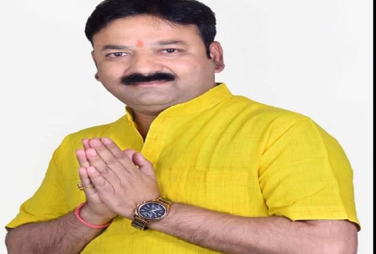 झांसी:जिपं अध्यक्ष पद के लिए सपा प्रत्याशी ने नहीं किया पर्चा दाखिल ...