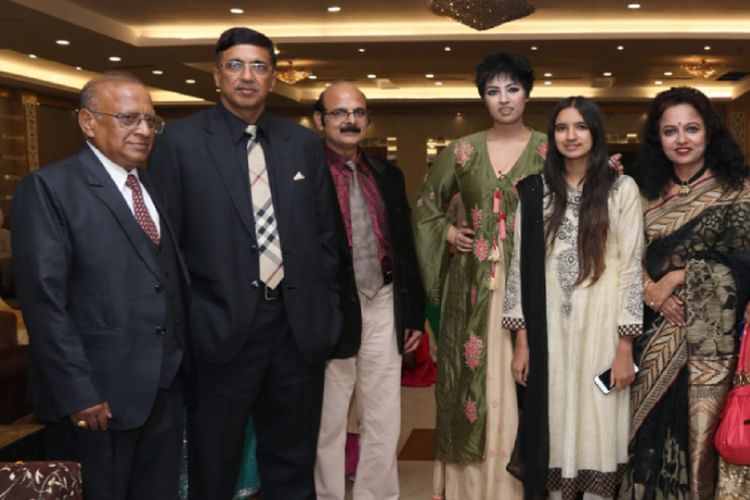 Dgp Up : Ips Mukul Goyal Became Dgp Of Up On The Day Of His Father's ...