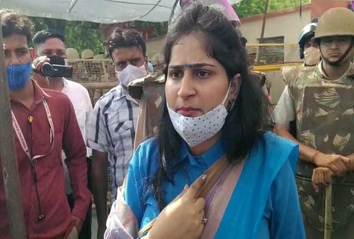 हार पर छलके आंसू:फिरोजाबाद में रो पड़ीं सपा प्रत्याशी रुचि यादव ...