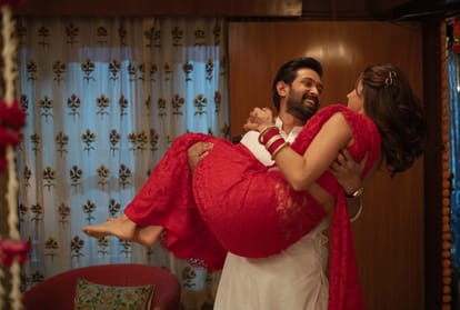 Bold Scenes Bollywood Hollywood Actors Faced Difficulty Giving Intimate ...