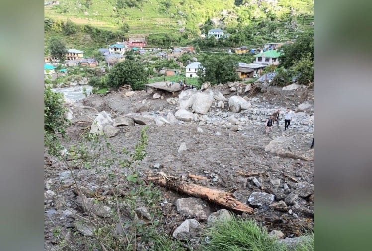 हिमाचल:बोह में मलबे से निकाले दो और शव, पीड़ितों को मिलेगा मुआवजा, देखें बचाव अभियान की तस्वीरें ...
