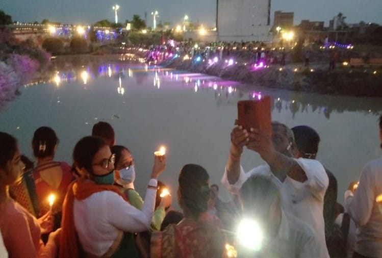 दीपदान से दिया जल संरक्षण का संदेश:मैनपुरी में स्वतंत्रता दिवस की शाम ...