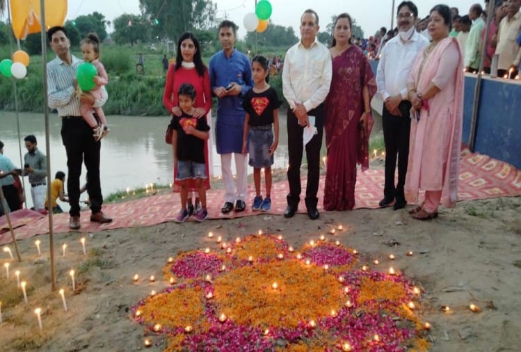 दीपदान से दिया जल संरक्षण का संदेश:मैनपुरी में स्वतंत्रता दिवस की शाम ...