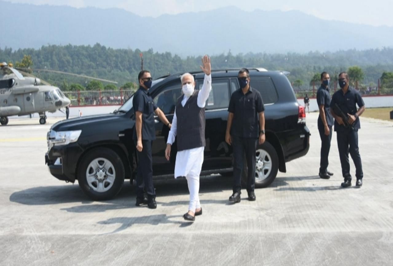 सरकारी सूत्र:पीएम मोदी के काफिले में शामिल Maybach पर चर्चा देश हित में ...