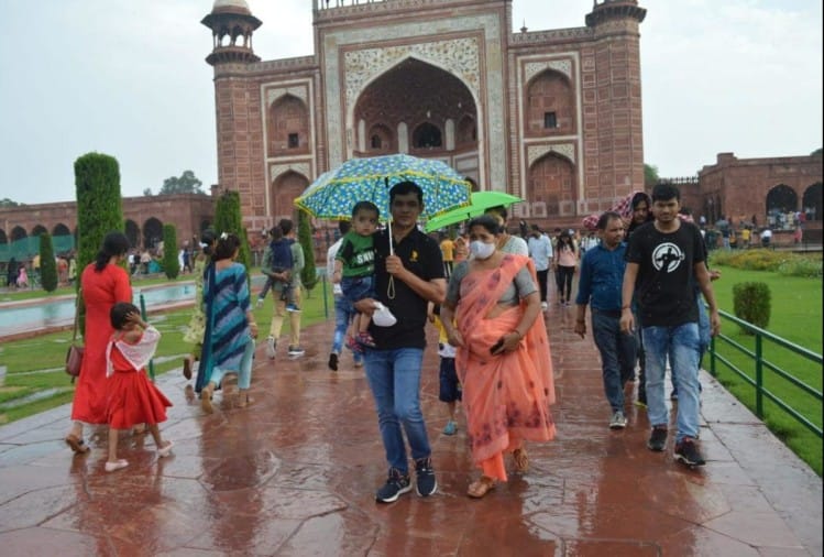 Agra Weather Update:आगरा में अभी झमाझम बारिश, जानें क्या कहता है मौसम ...
