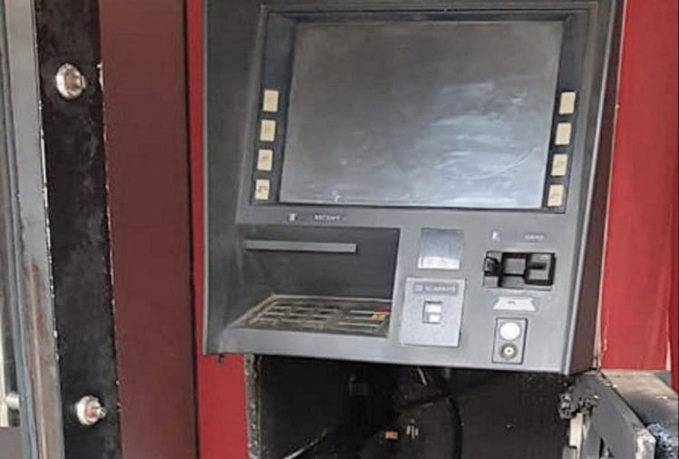 Atm Robbery Attempt Miscreants Came From Auto Sprayed On Cameras Hammer ...