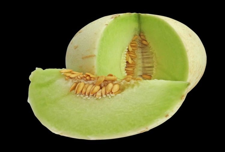 अजब-गजब:हीरे से भी ज्यादा महंगा बिकता है ये फल, कीमत जानकर घूम जाएगा ...