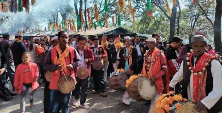 Shikhar Bhanar Fair Kicks Off - Bageshwar News - शिखर भनार के प्रसिद्ध ...