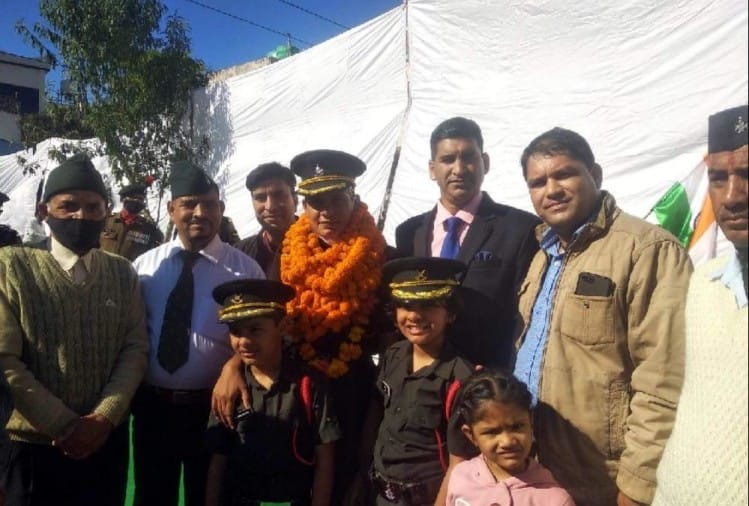 Uttarakhand News: Martyr deepak Nainwal Wife Jyoti Nainwal welcome In ...