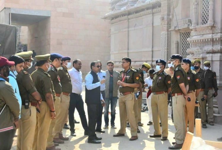 Varanasi Police Commissioner A Satish Ganesh Inspecting Shri Kashi ...