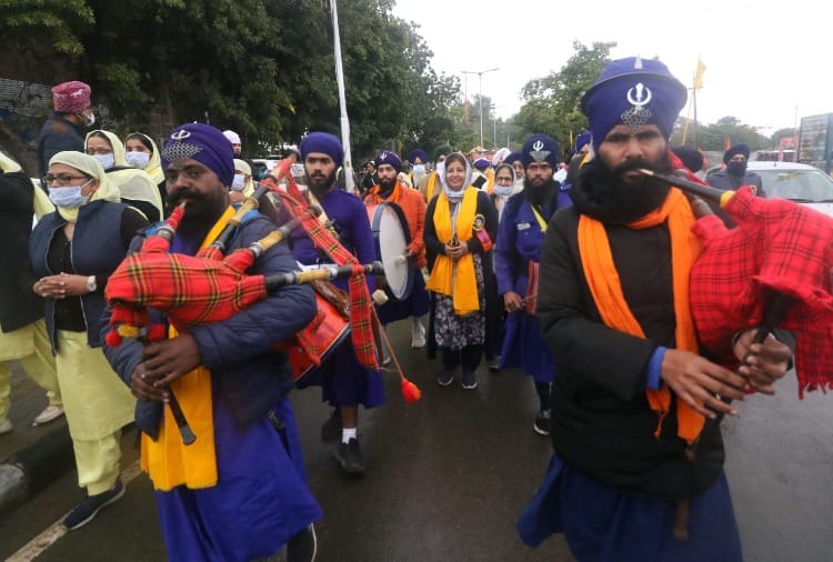 Nagar Kirtan Taken Out On The Occasion Of Prakash Parv Of Shri Guru Gobind Singh Maharaj - Amar ...