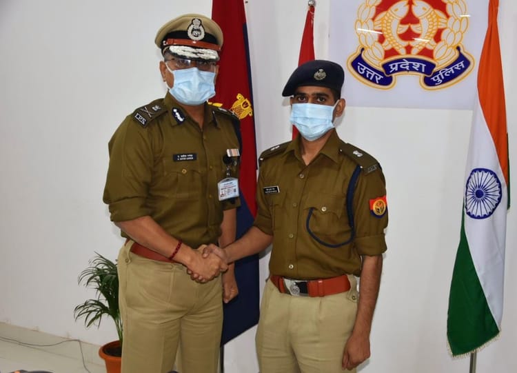 Promotion Of Two Police Officers Of Varanasi Commissionerate To Senior ...