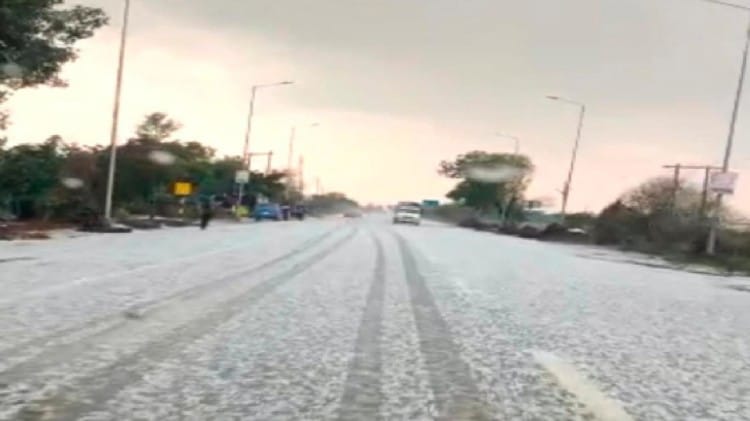 Mp Weather Today:मध्य प्रदेश के मौसम का मिजाज बदला, भिंड में ओले गिरे, कई जगह बारिश, अब पारे में ...