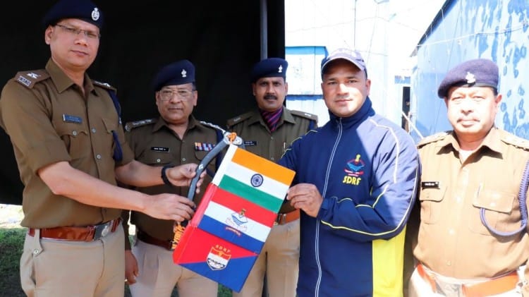 Uttarakhand: general Sdrf Flag Off To Conquer The Highest Peak Of The ...