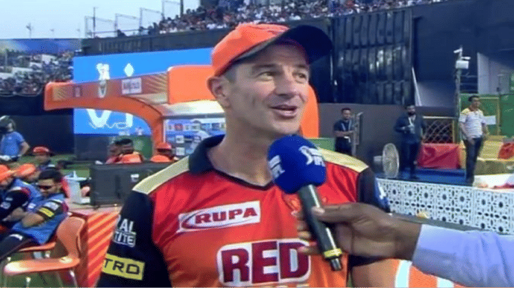Ipl 2022:सनराइजर्स हैदराबाद से अलग हुए साइमन कैटिच, इस 50 वर्षीय ...