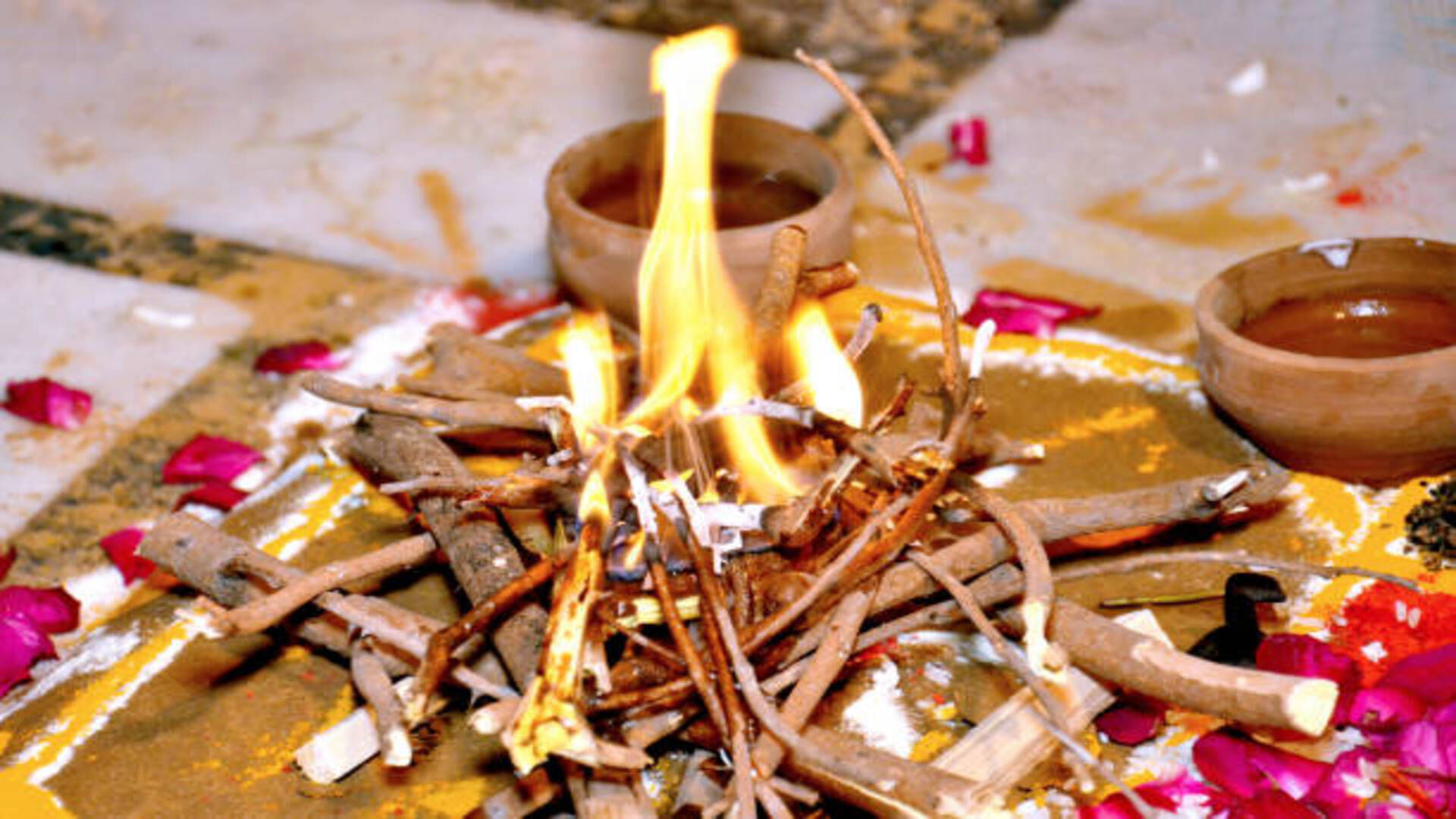 Havan Kund:कई तरह के होते हैं हवन कुंड, जानिए हवन करने के फायदे - How ...