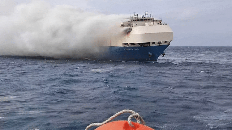 Cargo Ship Sinks With Porsches Ship With Luxury Cars Sinks In Atlantic ... Cargo Ship Sinks With Porsches Ship With Luxury Cars Sinks In Atlantic ...