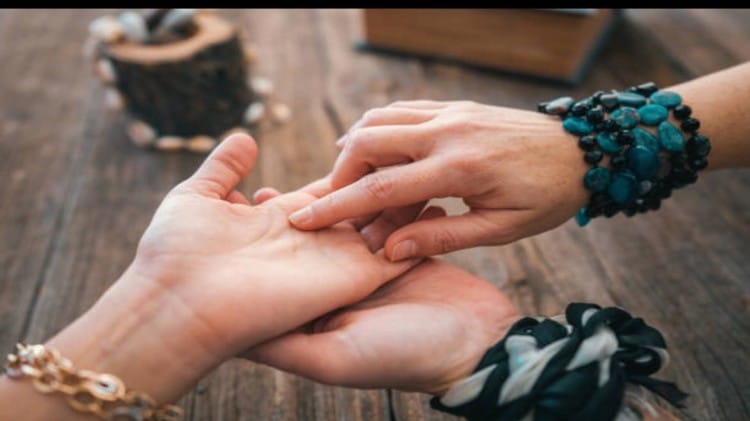 Palmistry Head Line Of Hand Indicate How Lucky You Are Know All About ...