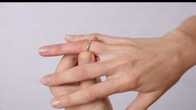 Palmistry:अनामिका उंगली की बनावट खोलेगी जीवन का राज, जानिए आपके पास ...