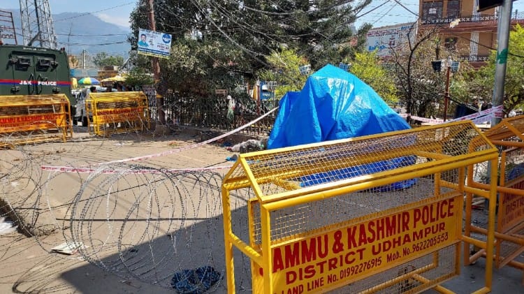 Jammu Kashmir: Roof House Collapses Ramnagar Amroh, One Teenager Killed ...