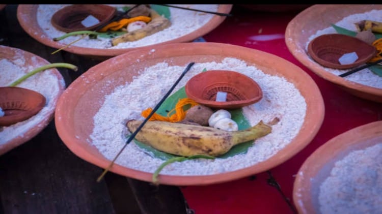 Kalava Benefits:हाथ में क्यों बांधा जाता है कलावा या मौली, जानिए क्या ...