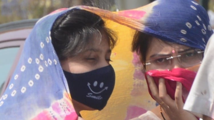 Mp Weather Today:तापमान लुढ़कने से लोगों को गर्मी से राहत, इंदौर में ...