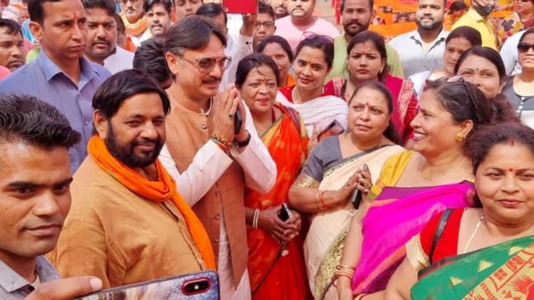 Bjp Mla Dr Rajeshwar Singh Addresses A Meet In Sarojini Nagar. - Amar Ujala Hindi News Live ...