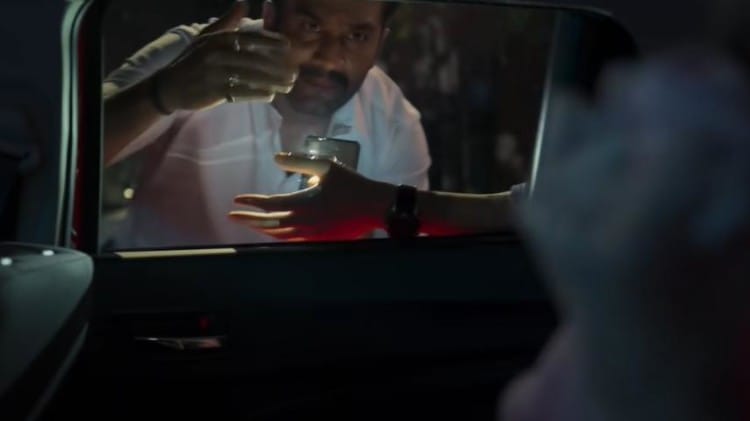 Operation Romeo:वीटी स्टेशन के पास कार में ‘फर्स्ट नाइट’ मनाते दिखा ...