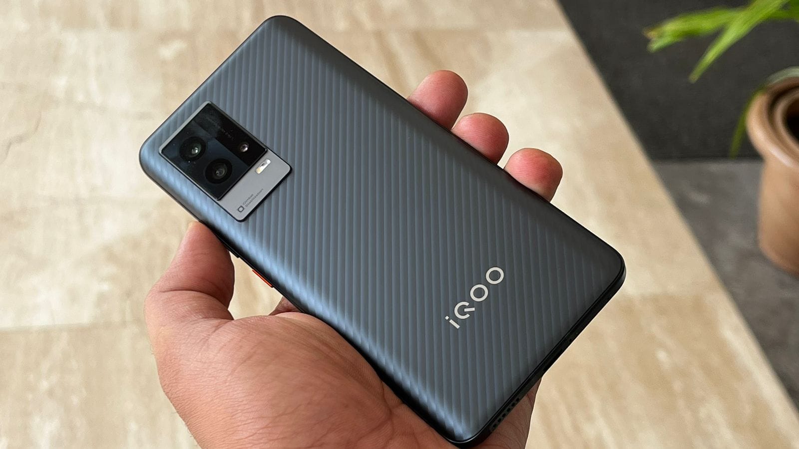 Iqoo 9 Review:मिड सेडमेंट में कंपनी का एक बढ़िया फ्लैगशिप स्मार्टफोन ...