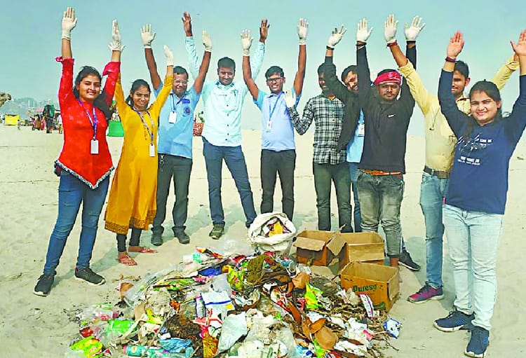 विश्व पृथ्वी दिवस पर विशेष:पर्यावरण प्रहरी बनकर कर रहे धरा की सेवा ...