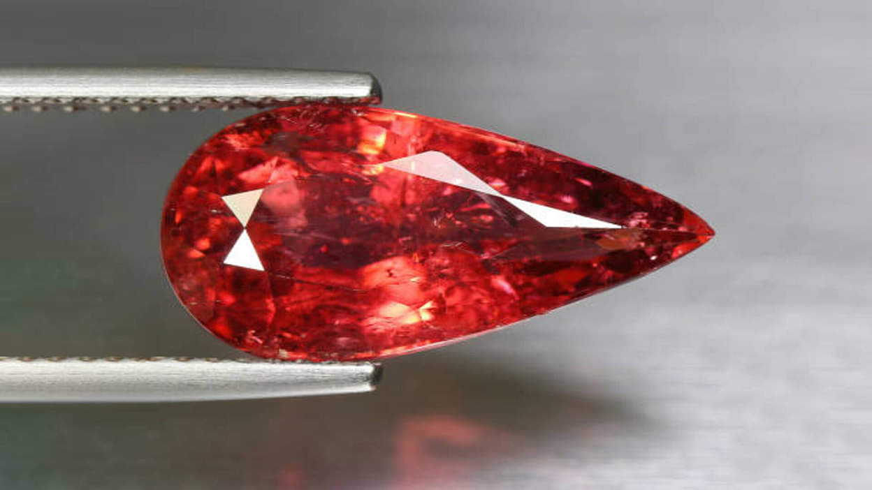Garnet Gemstone Benefits Garnet Stone For Good Luck Right Procedure To Wear In Hindi Amar Ujala Hindi News Live Garnet Gemstone