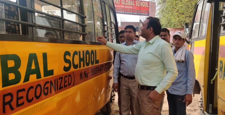 288 Khatara School Buses And Vehicles Are Running On The Roads, Notice ...
