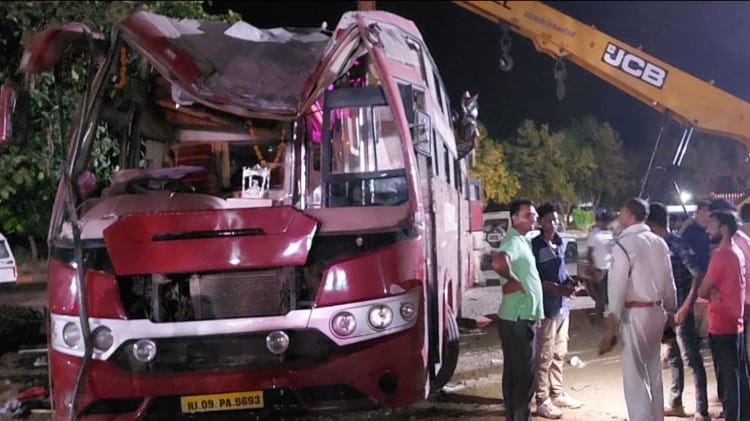 Accident In Ratlam: Tourist Bus Going From Madhya Pradesh To Rajasthan ...