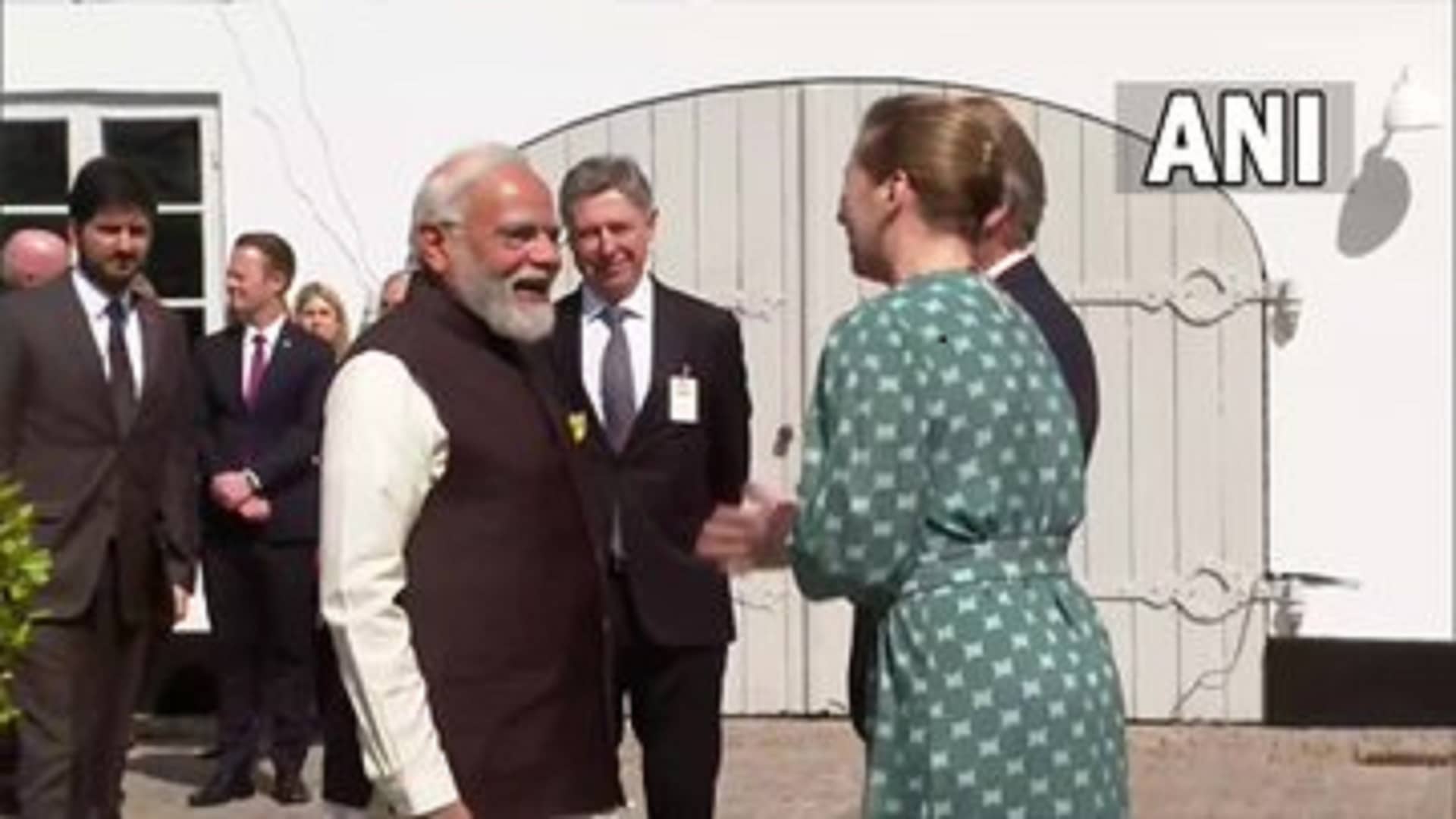 पीएम मोदी की डेनमार्क यात्रा:अगवानी करने एयरपोर्ट पहुंच गई डेनमार्क की ...