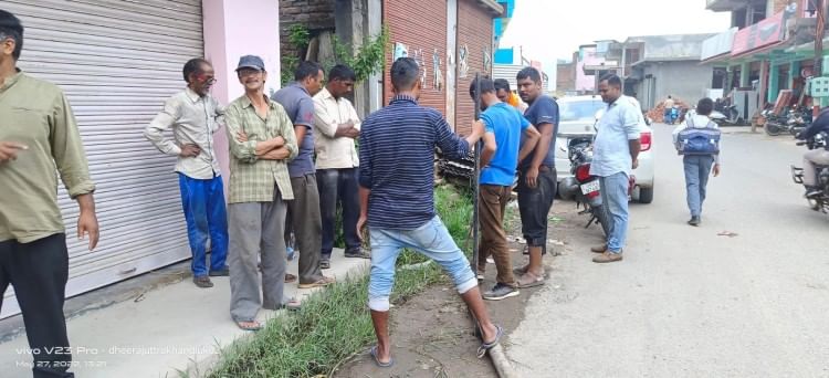 नालियों को दुरस्त करने में जुटा लोनिवि - Pwd Starts Working On Road ...