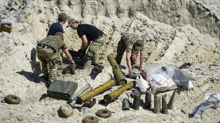 Russia Ukraine War:रूसी सेना खारकीव में पीछे हटी, जेलेंस्की बोले- अच्छा ...