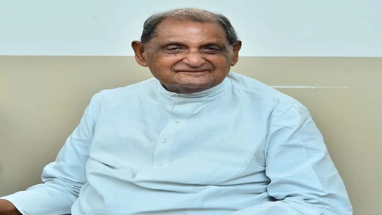 Prayagraj :पूर्व सांसद रेवती रमण तोड़ सकते हैं सपा से नाता, भाजपा में ...