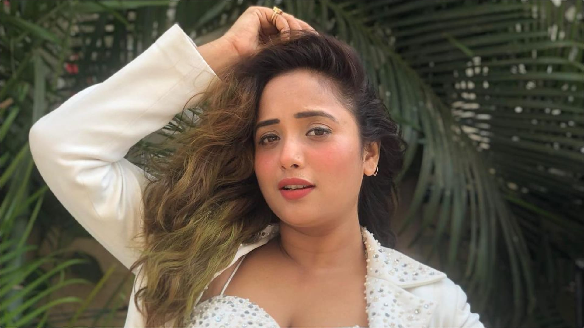Bhojpuri Actress Rani Chatterjee Goes Bold Wearing Transparent Corset ...