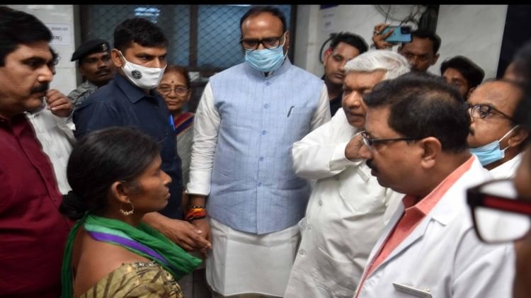 Brijesh Pathak:समीक्षा बैठक में लगा दी अधिकारियों की क्लास, कहा- यूपी ...